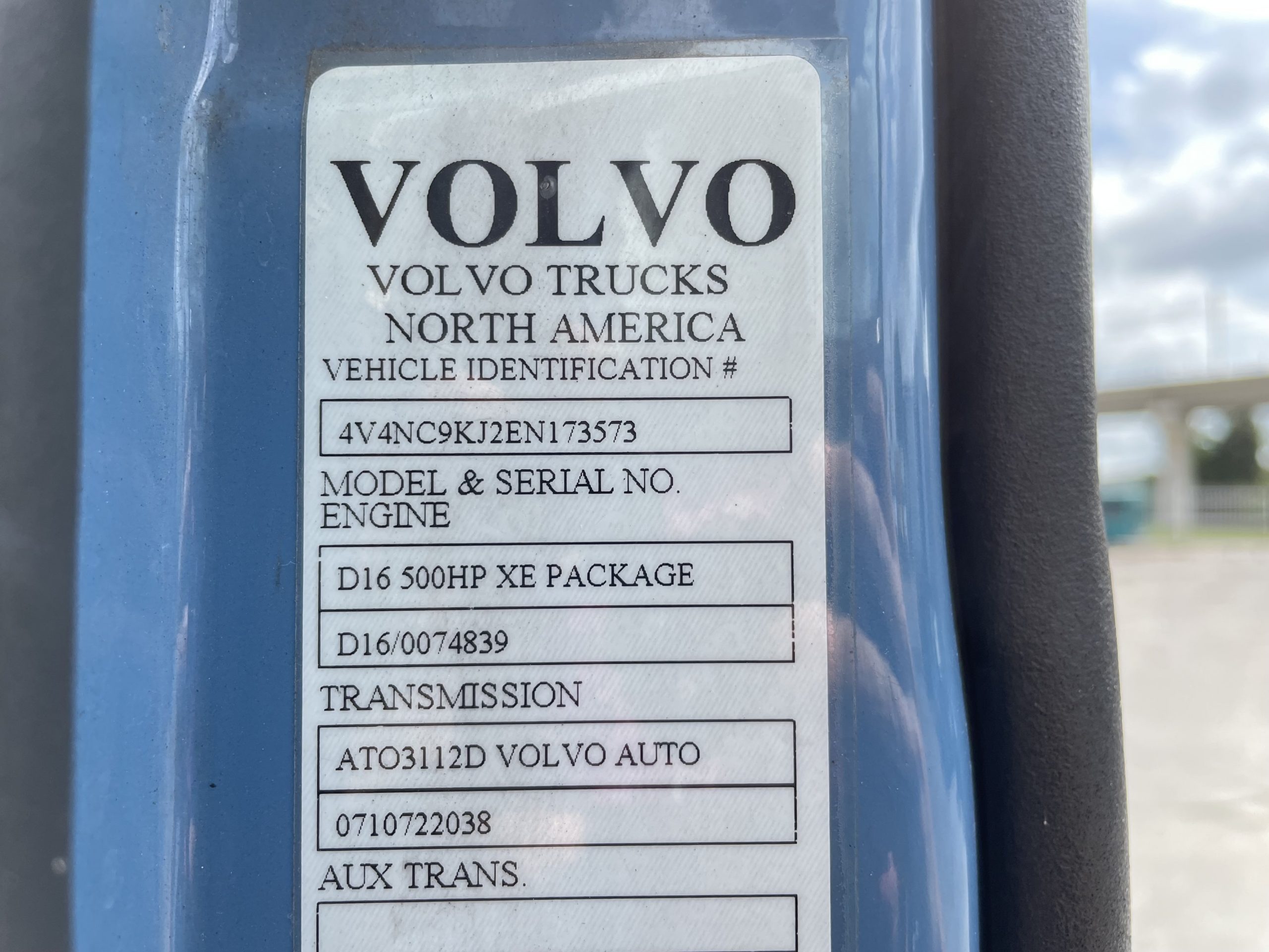 2014 VOLVO VNL Semi Truck(TAG 1046) - RK Truck Sales