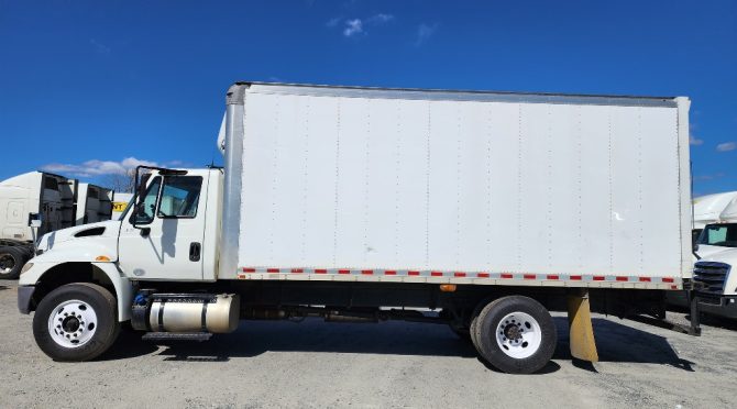 International Box Truck - RK Truck Sales