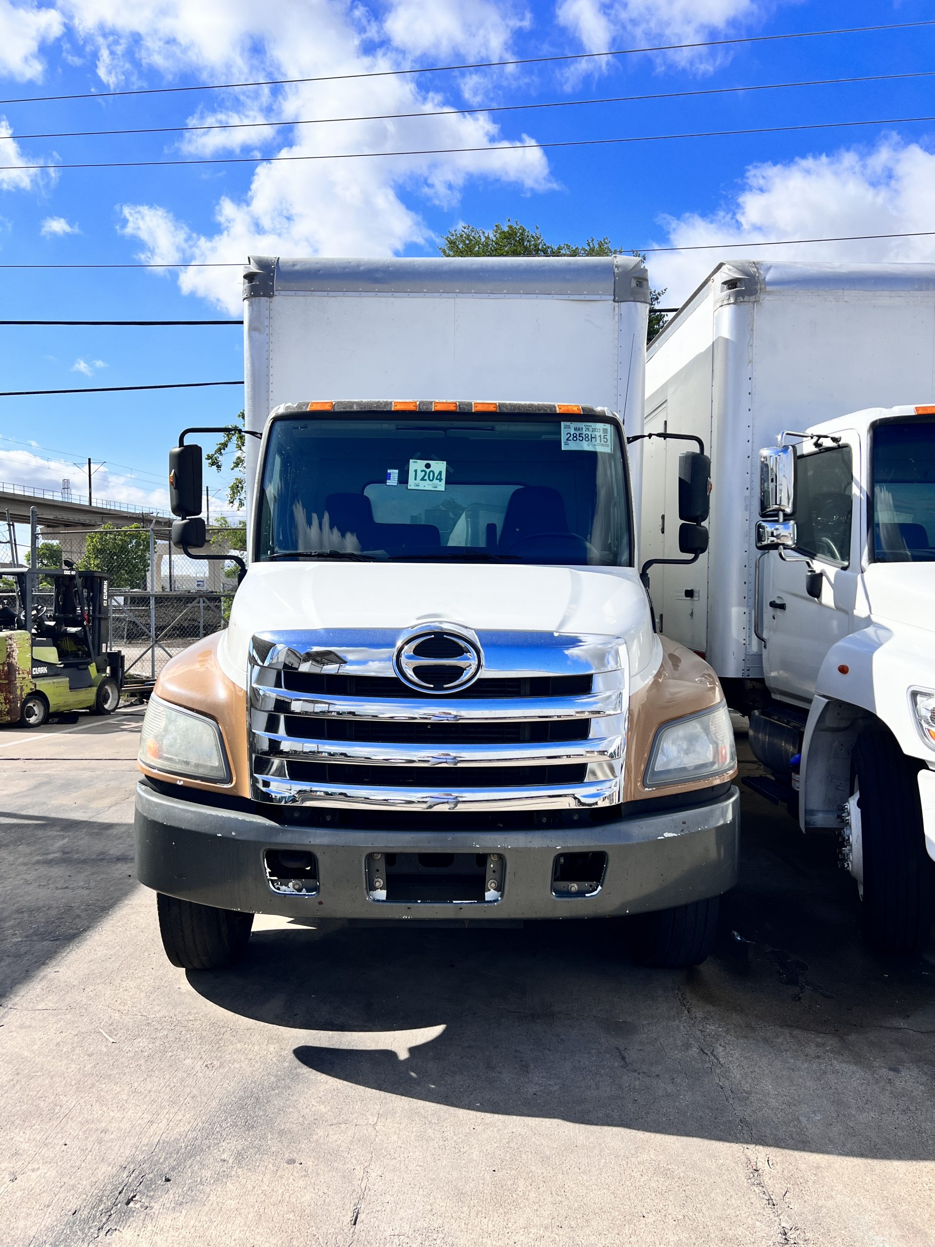 2015 HINO 26FT BOX TRUCK WITH LIFT GATE (TAG NO-1204) - RK Truck Sales