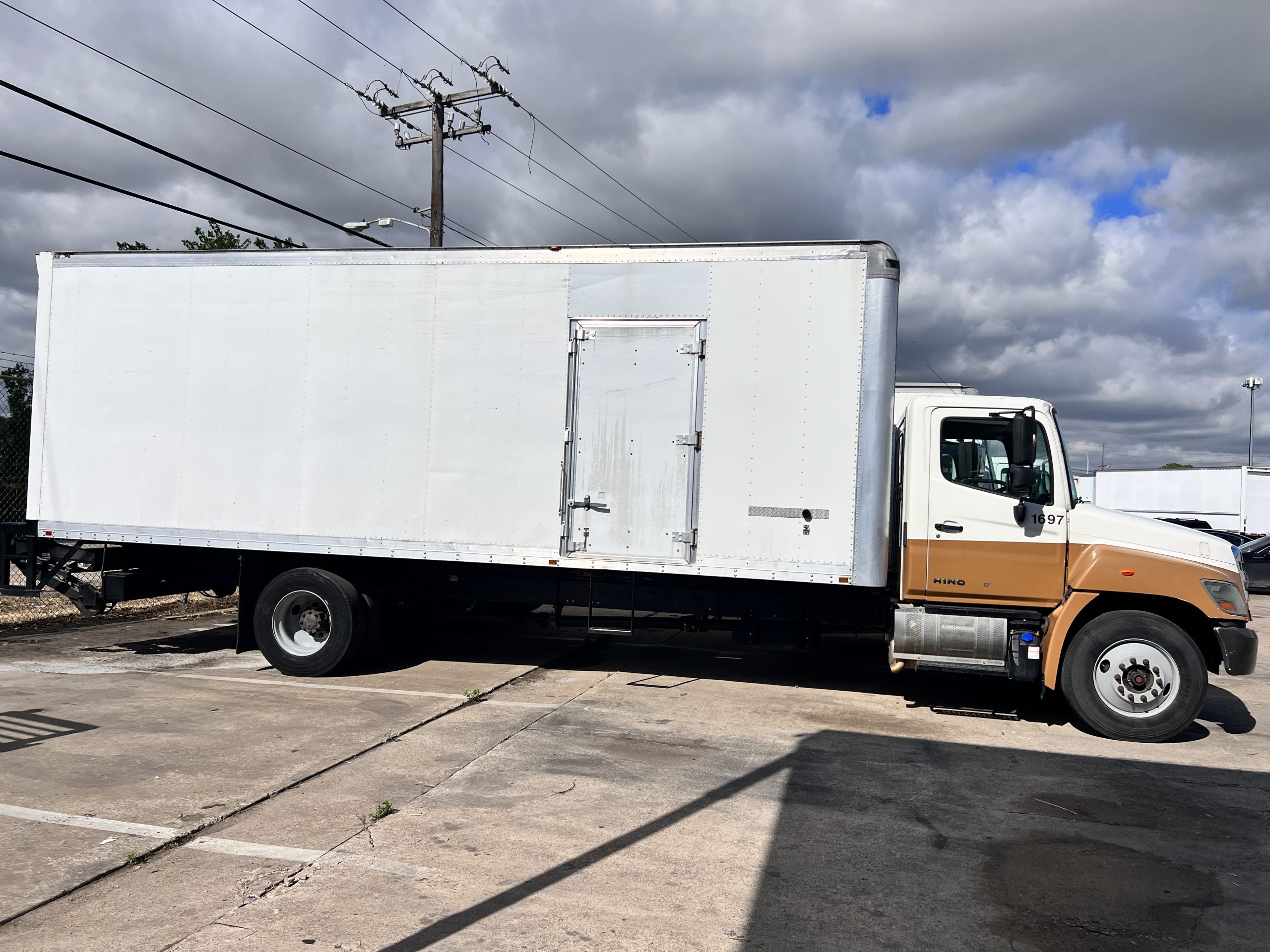 2015 HINO 26FT BOX TRUCK WITH LIFT GATE (TAG NO-1204) - RK Truck Sales